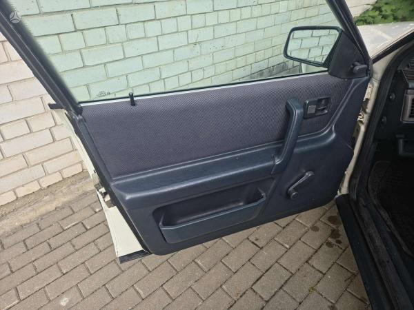 Balts Audi 100 1986 Viļņa, ar dzinēja tilpumu 1.80 L un nobraukumu 256 tūkst. km par 1050 €, foto 9 vietnē AUTOMOTO.COM.LV