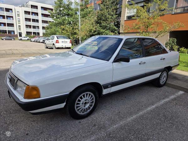 Белый Ауди 100 1986 в Вильнюс, объемом двигателя 1.80 л и пробегом 284 тыс. км за 1400 €, фото 3 на AUTOMOTO.COM.LV