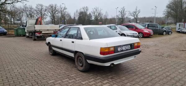 Белый Ауди 100 1989 в Валмиера, объемом двигателя 1.80 л и пробегом 425 тыс. км за 1150 €, фото 4 на AUTOMOTO.COM.LV