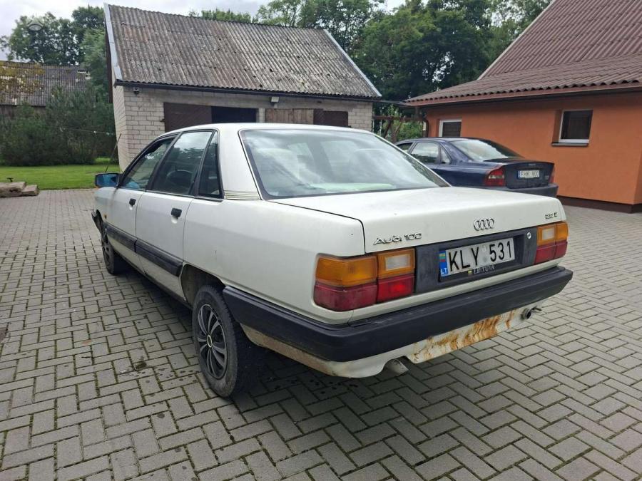 White Audi 100 1989 in Kretinga, with an engine capacity of 2.20 L and mileage of 365 thousand km for 950 €, photo 4 on AUTOMOTO.COM.LV