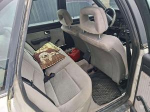White Audi 100 1989 in Kretinga, with an engine capacity of 2.20 L and mileage of 365 thousand km for 950 €, photo 7 on AUTOMOTO.COM.LV