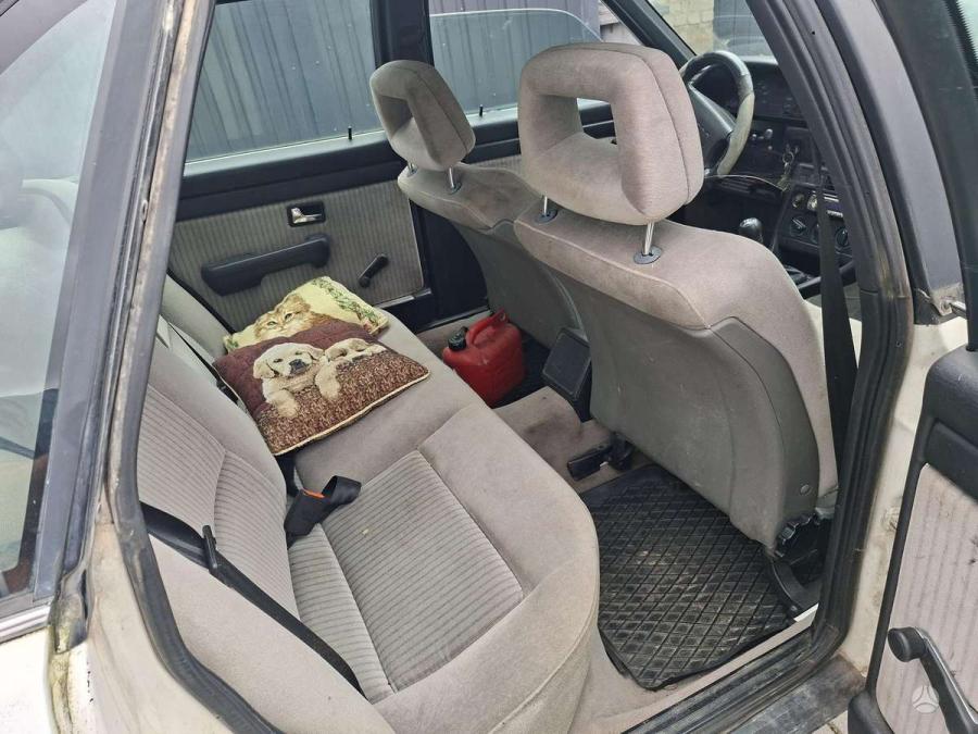 White Audi 100 1989 in Kretinga, with an engine capacity of 2.20 L and mileage of 365 thousand km for 950 €, photo 7 on AUTOMOTO.COM.LV
