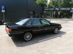 Black Audi 200 1989 in Riga, with an engine capacity of 2.23 L and mileage of 235 thousand km for 9900 €, photo 4 on AUTOMOTO.COM.LV