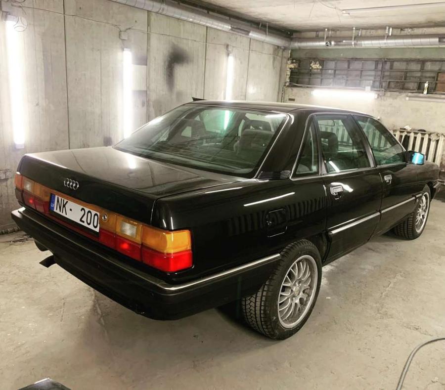 Black Audi 200 1989 in Riga, with an engine capacity of 2.23 L and mileage of 235 thousand km for 9900 €, photo 5 on AUTOMOTO.COM.LV