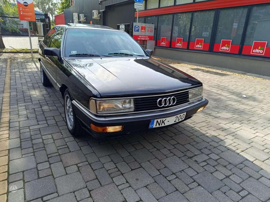 Black Audi 200 1989 in Riga, with an engine capacity of 2.23 L and mileage of 235 thousand km for 9900 €, photo 7 on AUTOMOTO.COM.LV