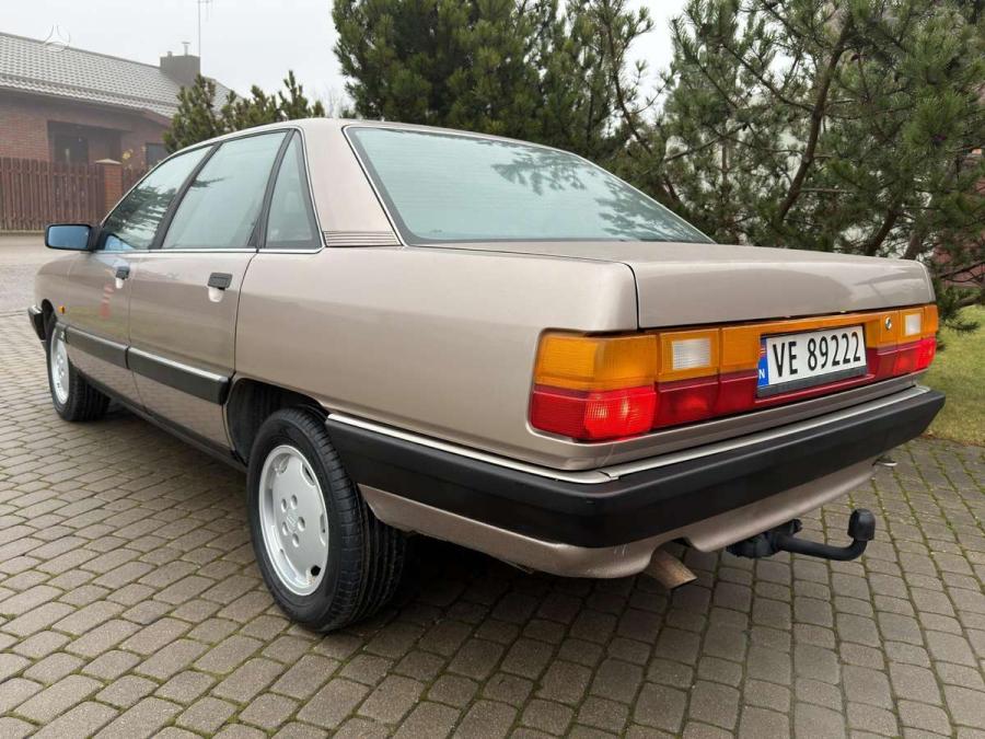 Brūns Audi 200 1988 Viļņa, ar dzinēja tilpumu 2.23 L un nobraukumu 117 tūkst. km par 4500 €, foto 5 vietnē AUTOMOTO.COM.LV