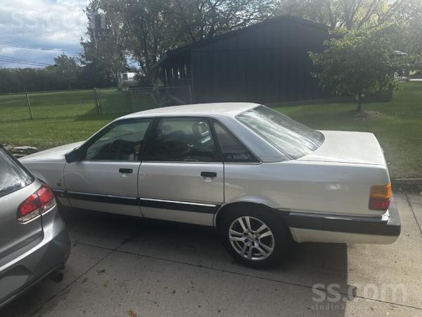 White Audi 200 1991 in Riga, with an engine capacity of 2.20 L and mileage of 155 thousand km for 15500 €, photo 3 on AUTOMOTO.COM.LV