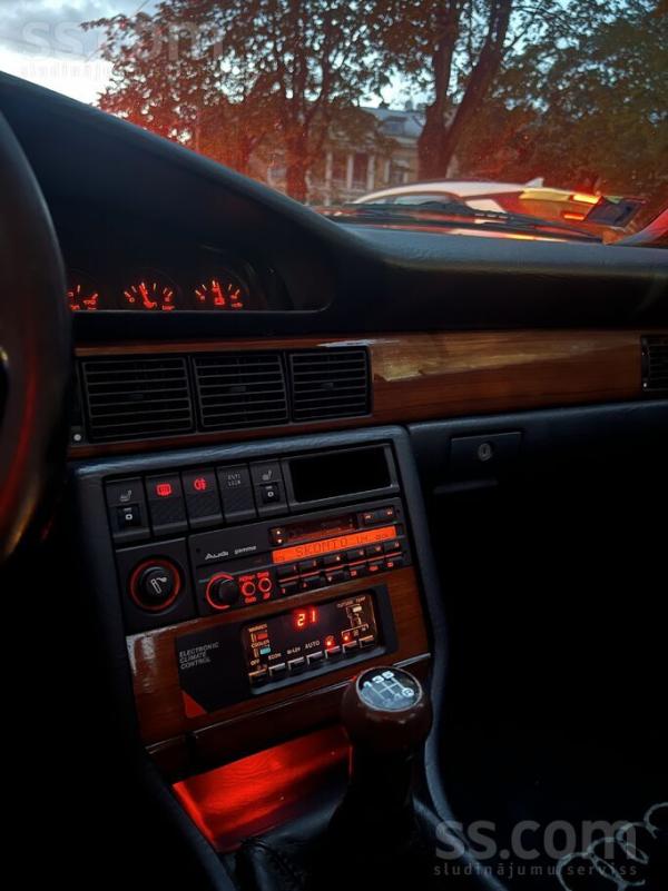 White Audi 200 1991 in Riga, with an engine capacity of 2.20 L and mileage of 177 thousand km for 22500 €, photo 7 on AUTOMOTO.COM.LV