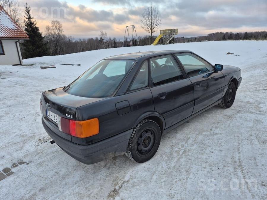 Black Audi 80 1989 in Cesis, with an engine capacity of 2.00 L and mileage of 277 thousand km for 900 €, photo 4 on AUTOMOTO.COM.LV