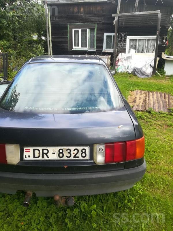 Black Audi 80 1989 in Valmiera, with an engine capacity of 1.80 L and mileage of 214 thousand km for 1100 €, photo 2 on AUTOMOTO.COM.LV