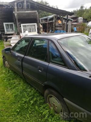 Black Audi 80 1989 in Valmiera, with an engine capacity of 1.80 L and mileage of 214 thousand km for 1100 €, photo 5 on AUTOMOTO.COM.LV