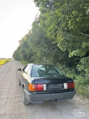 Black Audi 80 1989 in Mazeikiai, with an engine capacity of 2.00 L and mileage of 250 thousand km for 900 €, photo 5 on AUTOMOTO.COM.LV
