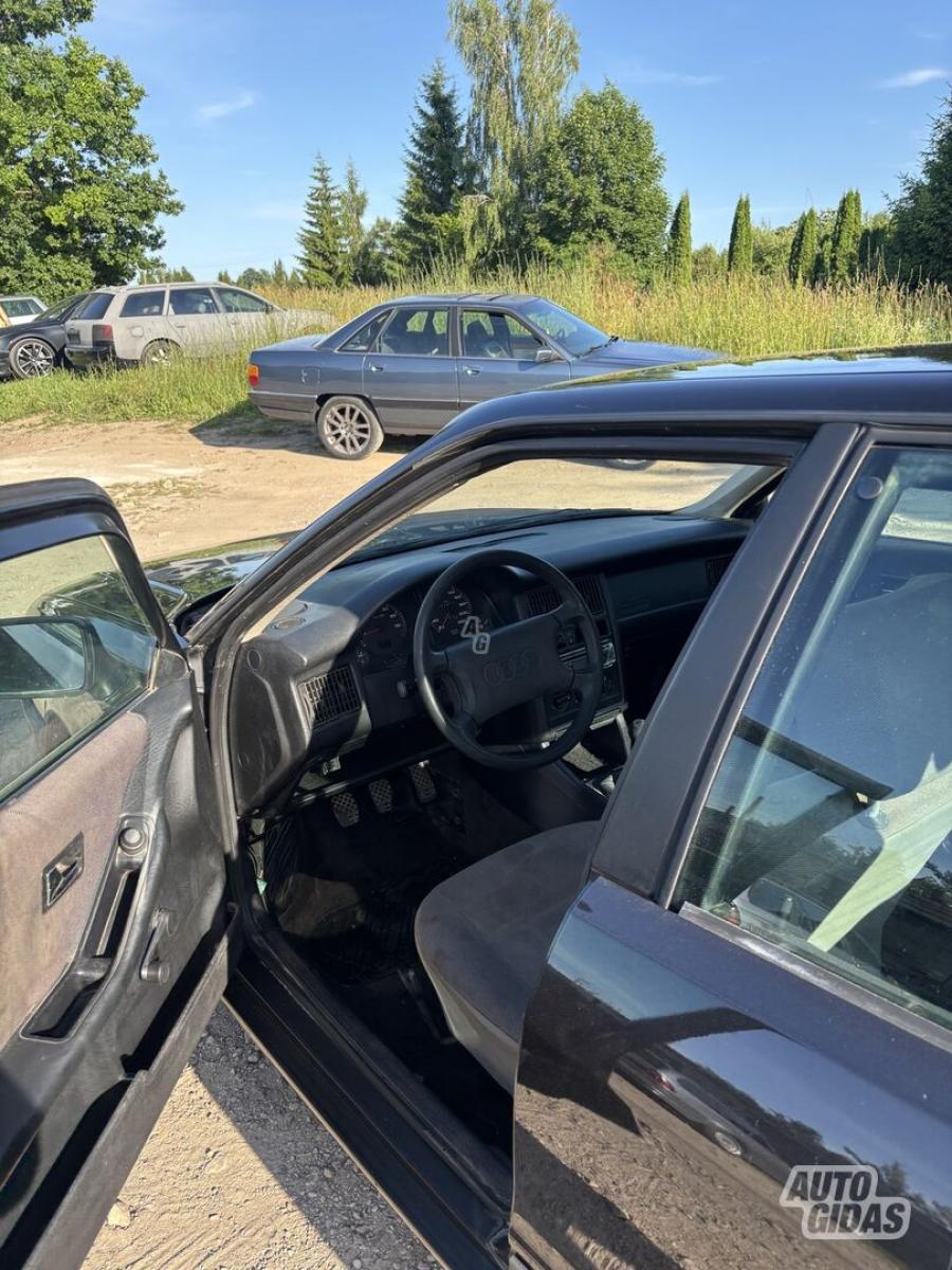 Black Audi 80 1989 in Mazeikiai, with an engine capacity of 2.00 L and mileage of 250 thousand km for 900 €, photo 9 on AUTOMOTO.COM.LV