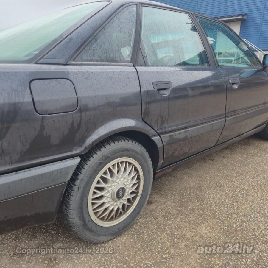Black Audi 80 1990 in Tartu, with an engine capacity of 1.80 L and mileage of 306 thousand km for 1400 €, photo 9 on AUTOMOTO.COM.LV