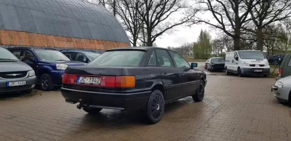Черный Ауди 80 1991 в Валмиера, объемом двигателя 1.90 л и пробегом 371 тыс. км за 680 €, фото 3 на AUTOMOTO.COM.LV