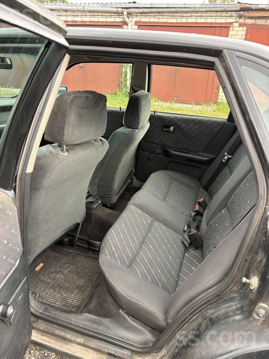 Black Audi 80 1991 in Riga, with an engine capacity of 1.90 L and mileage of 500 thousand km for 450 €, photo 7 on AUTOMOTO.COM.LV