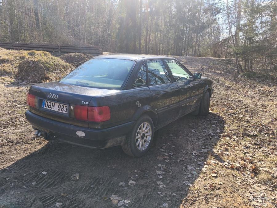 Black Audi 80 1992 in Prienai, with an engine capacity of 1.90 L and mileage of 202 thousand km for 1750 €, photo 4 on AUTOMOTO.COM.LV