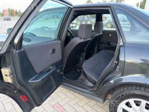 Melns Audi 80 1992 Valmiera, ar dzinēja tilpumu 2.00 L un nobraukumu 307 tūkst. km par 2800 €, foto 6 vietnē AUTOMOTO.COM.LV