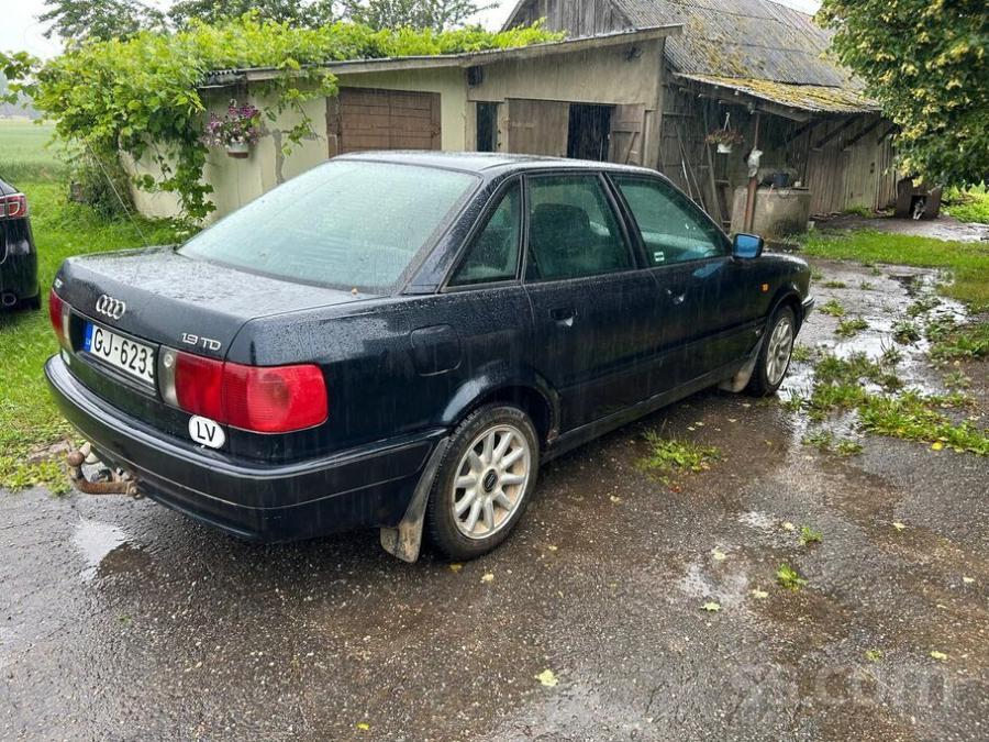 Black Audi 80 1993 in Tukums, with an engine capacity of 1.90 L and mileage of 327 thousand km for 550 €, photo 1 on AUTOMOTO.COM.LV