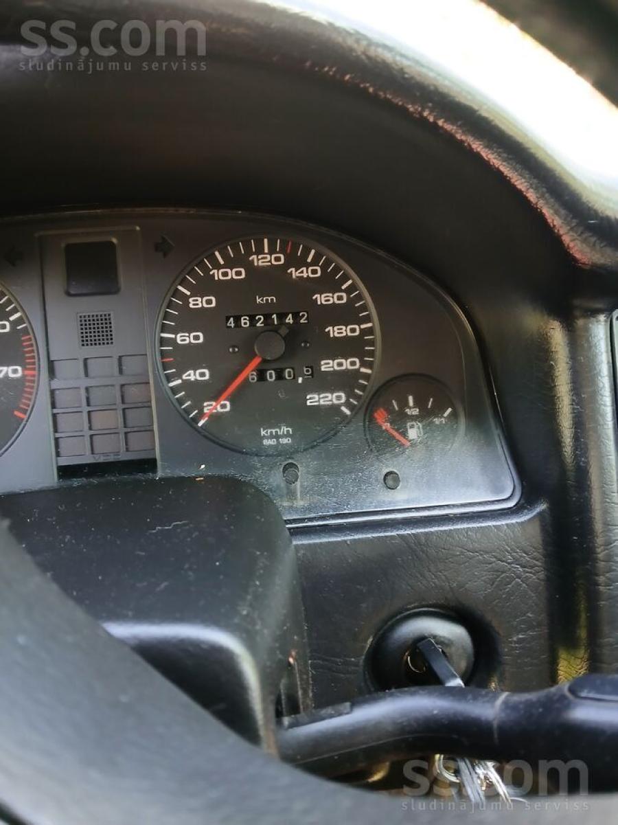 Black Audi 80 1994 in Limbazi, with an engine capacity of 1.60 L and mileage of 462 thousand km for 750 €, photo 3 on AUTOMOTO.COM.LV