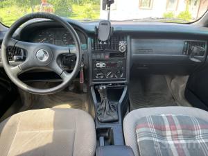 Melns Audi 80 1994 Kuldīga, ar dzinēja tilpumu 1.90 L un nobraukumu 473 tūkst. km par 1100 €, foto 4 vietnē AUTOMOTO.COM.LV