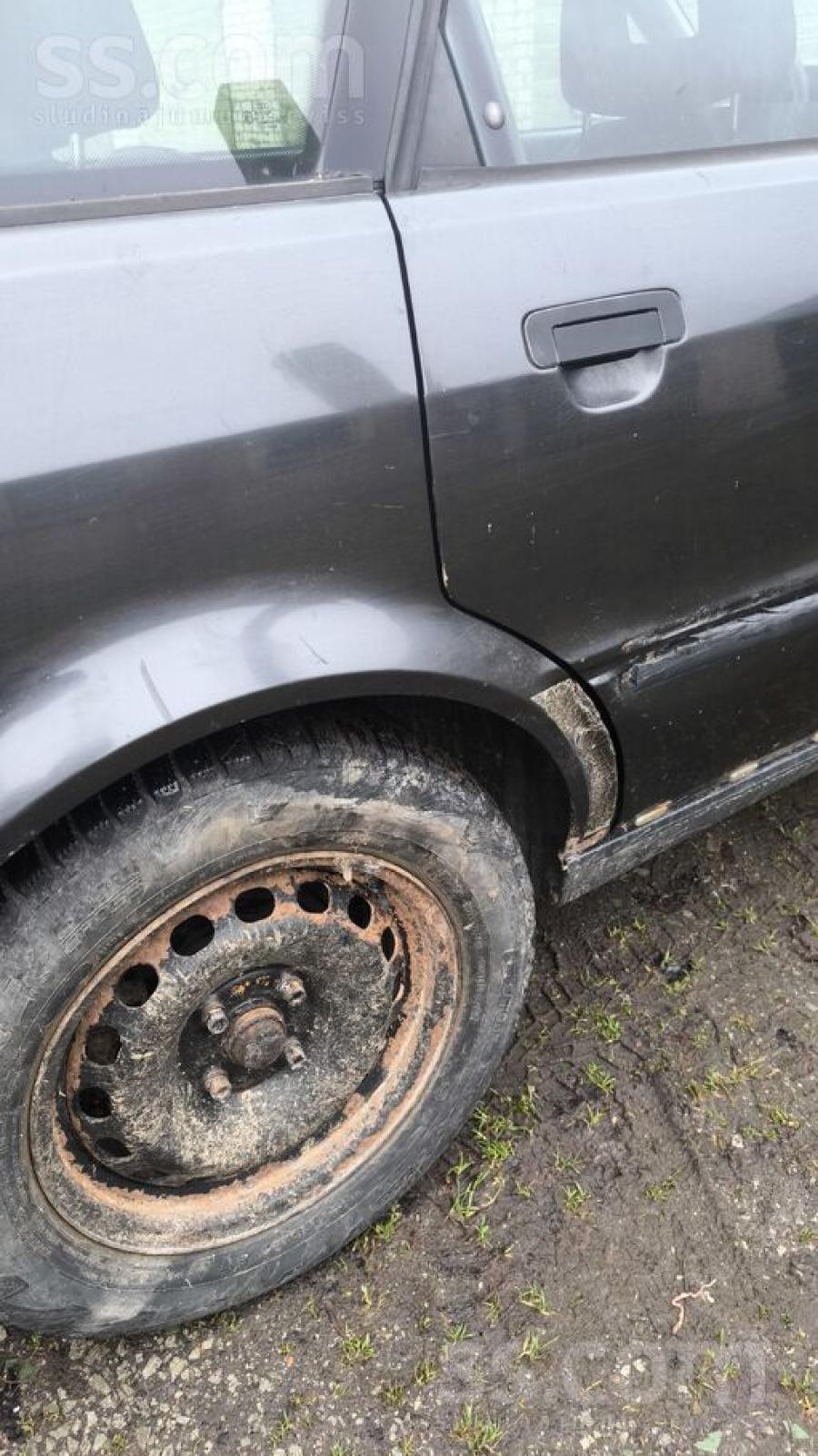 Black Audi 80 1992 in Jelgava, with an engine capacity of 1.90 L and mileage of 500 thousand km for 550 €, photo 3 on AUTOMOTO.COM.LV