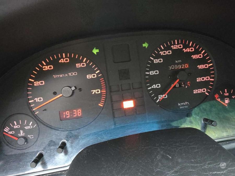 Black Audi 80 1993 in Siauliai, with an engine capacity of 1.98 L and mileage of 310 thousand km for 600 €, photo 1 on AUTOMOTO.COM.LV