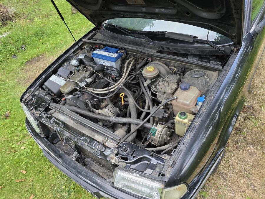 Black Audi 80 1993 in Siauliai, with an engine capacity of 1.98 L and mileage of 310 thousand km for 600 €, photo 9 on AUTOMOTO.COM.LV
