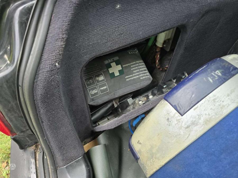 Black Audi 80 1993 in Siauliai, with an engine capacity of 1.98 L and mileage of 310 thousand km for 600 €, photo 12 on AUTOMOTO.COM.LV