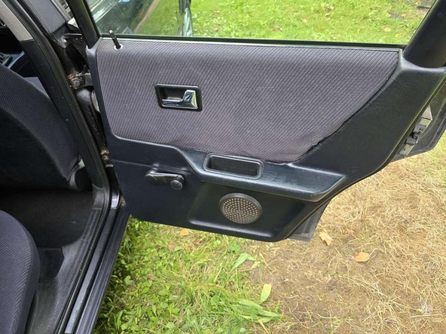 Black Audi 80 1993 in Siauliai, with an engine capacity of 1.98 L and mileage of 310 thousand km for 600 €, photo 23 on AUTOMOTO.COM.LV