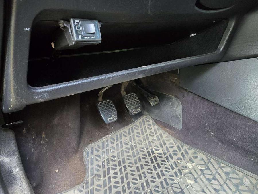 Black Audi 80 1993 in Siauliai, with an engine capacity of 1.98 L and mileage of 310 thousand km for 600 €, photo 27 on AUTOMOTO.COM.LV