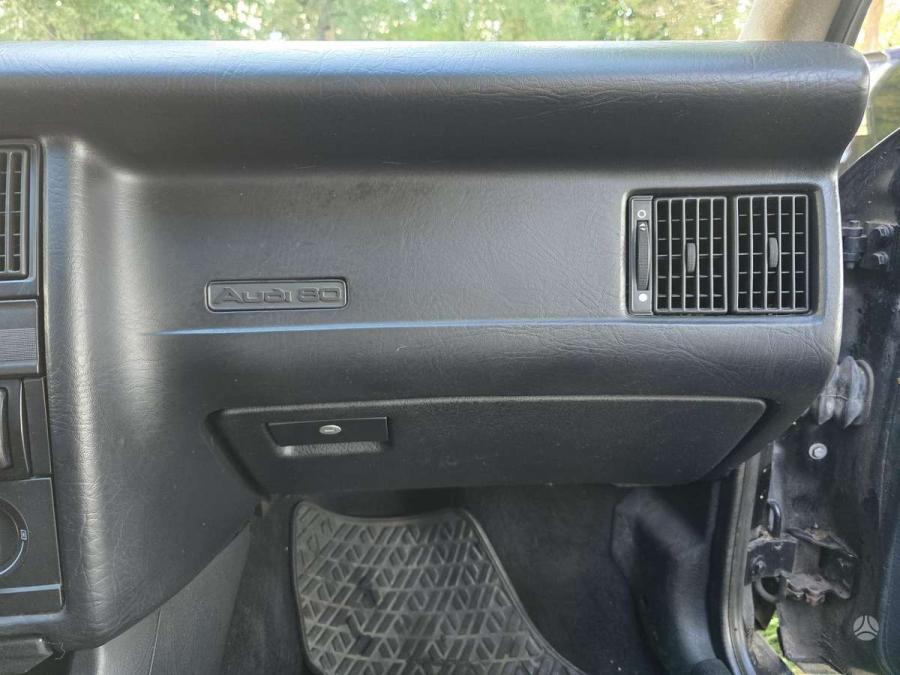 Black Audi 80 1993 in Siauliai, with an engine capacity of 1.98 L and mileage of 310 thousand km for 600 €, photo 36 on AUTOMOTO.COM.LV