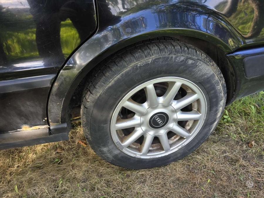Black Audi 80 1993 in Siauliai, with an engine capacity of 1.98 L and mileage of 310 thousand km for 600 €, photo 42 on AUTOMOTO.COM.LV