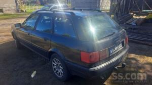 Melns Audi 80 1995 Rīga, ar dzinēja tilpumu 1.90 L un nobraukumu 450 tūkst. km par 550 €, foto 4 vietnē AUTOMOTO.COM.LV