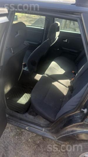 Melns Audi 80 1995 Rīga, ar dzinēja tilpumu 1.90 L un nobraukumu 450 tūkst. km par 550 €, foto 5 vietnē AUTOMOTO.COM.LV