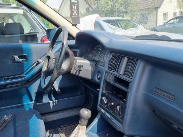 Blue Audi 80 1988 in Vilnius, with an engine capacity of 1.80 L and mileage of 297 thousand km for 800 €, photo 5 on AUTOMOTO.COM.LV
