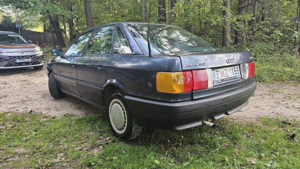 Zils Audi 80 1988 Viļņa, ar dzinēja tilpumu 1.80 L un nobraukumu 298 tūkst. km par 799 €, foto 4 vietnē AUTOMOTO.COM.LV
