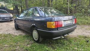 Zils Audi 80 1988 Viļņa, ar dzinēja tilpumu 1.80 L un nobraukumu 298 tūkst. km par 799 €, foto 4 vietnē AUTOMOTO.COM.LV