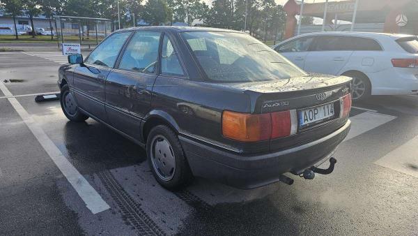 Blue Audi 80 1990 in Panevezys, with an engine capacity of 1.80 L and mileage of 324 thousand km for 2800 €, photo 4 on AUTOMOTO.COM.LV