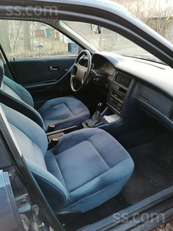 Blue Audi 80 1990 in Riga, with an engine capacity of 1.80 L and mileage of 268 thousand km for 3500 €, photo 8 on AUTOMOTO.COM.LV