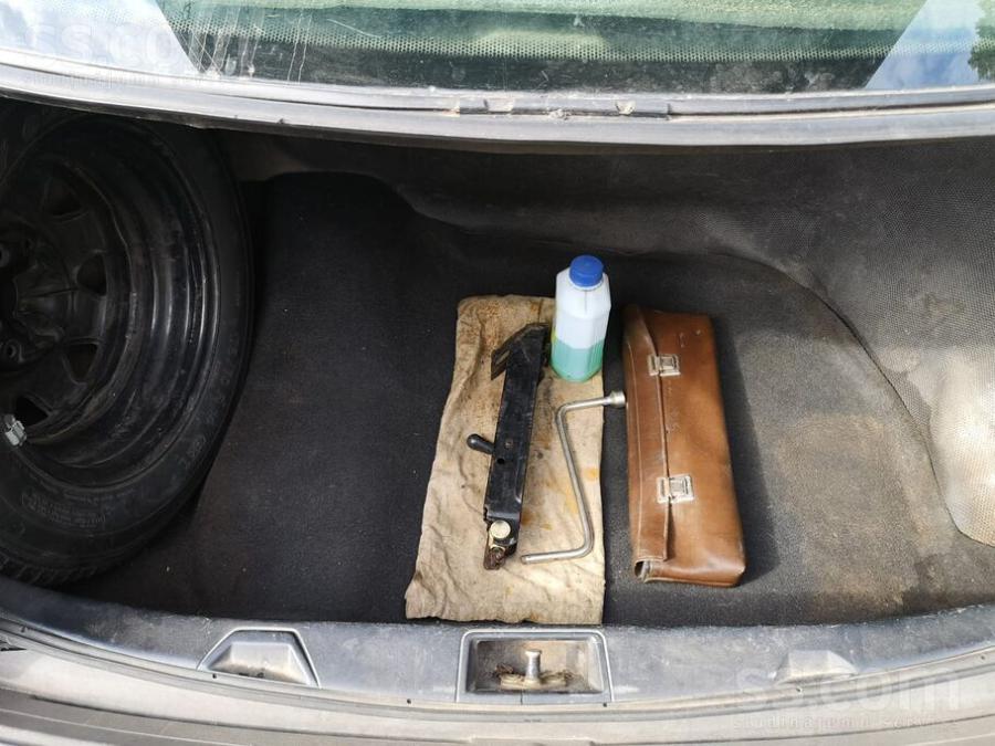 Blue Audi 80 1991 in Daugavpils, with an engine capacity of 1.80 L and mileage of 228 thousand km for 950 €, photo 12 on AUTOMOTO.COM.LV