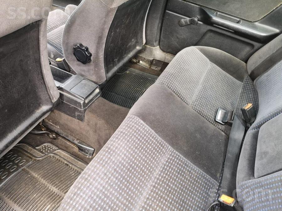Blue Audi 80 1991 in Daugavpils, with an engine capacity of 1.80 L and mileage of 228 thousand km for 950 €, photo 19 on AUTOMOTO.COM.LV