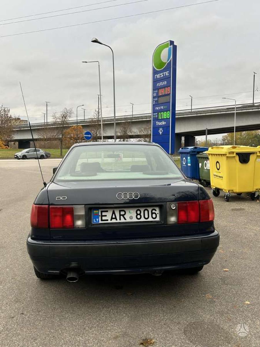 Blue Audi 80 1993 in Alytus, with an engine capacity of 1.98 L and mileage of 273 thousand km for 1000 €, photo 4 on AUTOMOTO.COM.LV