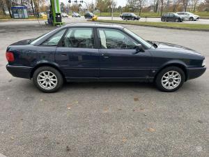 Blue Audi 80 1993 in Alytus, with an engine capacity of 1.98 L and mileage of 273 thousand km for 1000 €, photo 5 on AUTOMOTO.COM.LV