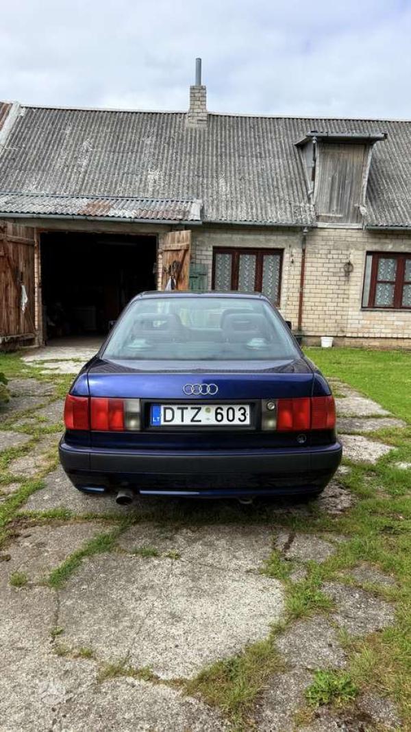 Blue Audi 80 1994 in Kretinga, with an engine capacity of 1.98 L and mileage of 183 thousand km for 2300 €, photo 6 on AUTOMOTO.COM.LV