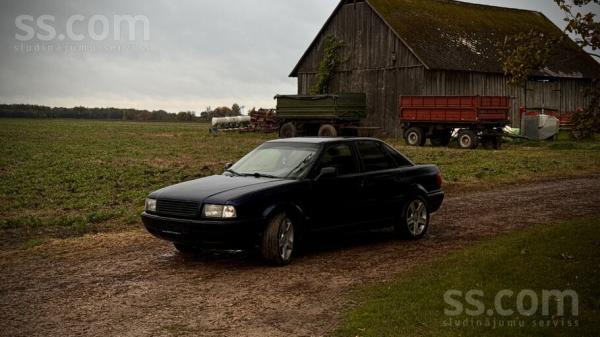 Audi 80 1994 in Bauska on AUTOMOTO.COM.LV Blue Audi 80 1994 in Bauska, with an engine capacity of 2.00 L and mileage of 235 thousand km for 1400 €, photo 4 on AUTOMOTO.COM.LV