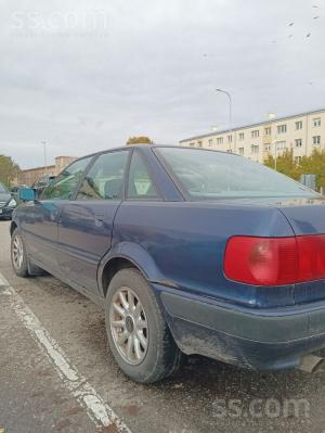 Blue Audi 80 1994 in Jelgava, with an engine capacity of 2.00 L and mileage of 397 thousand km for 650 €, photo 4 on AUTOMOTO.COM.LV