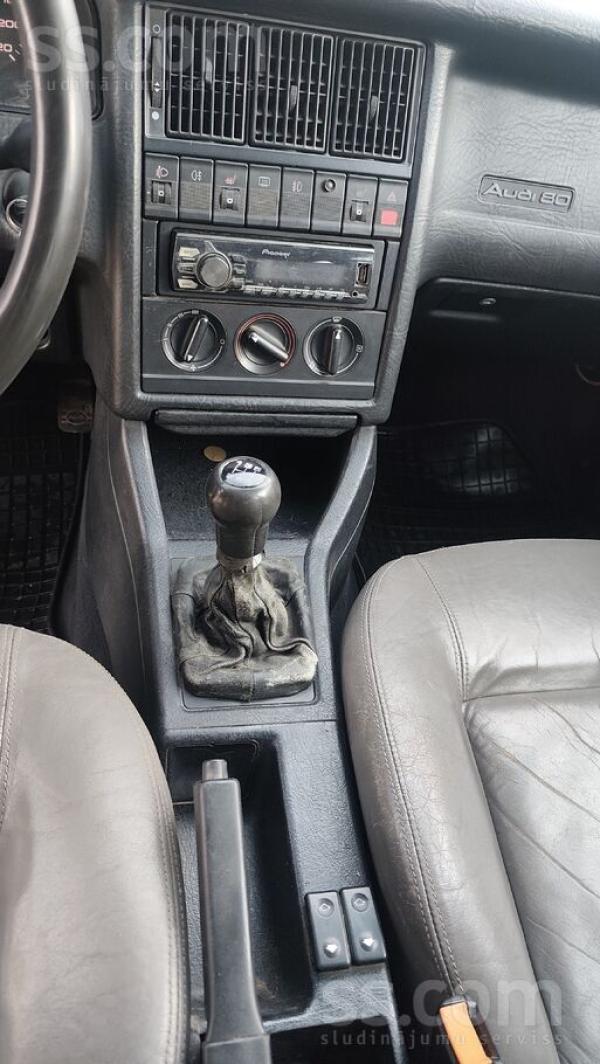 Blue Audi 80 1992 in Daugavpils, with an engine capacity of 1.90 L and mileage of 468 thousand km for 1500 €, photo 8 on AUTOMOTO.COM.LV