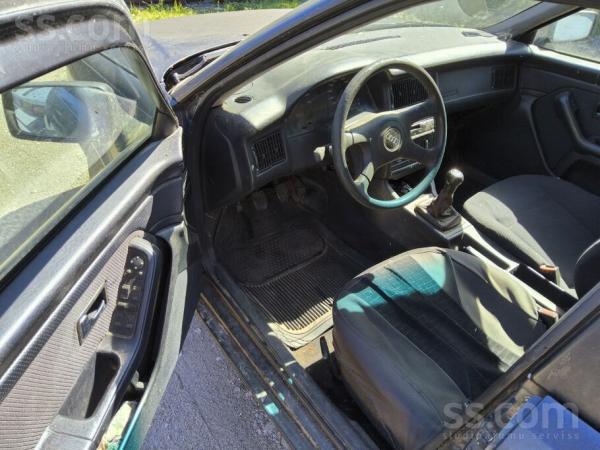 Blue Audi 80 1993 in Daugavpils, with an engine capacity of 1.90 L and mileage of 294 thousand km for 400 €, photo 5 on AUTOMOTO.COM.LV