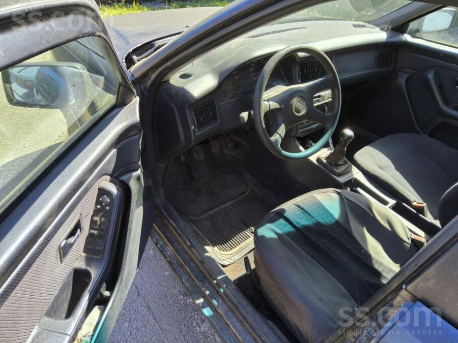 Blue Audi 80 1993 in Daugavpils, with an engine capacity of 1.90 L and mileage of 294 thousand km for 400 €, photo 6 on AUTOMOTO.COM.LV